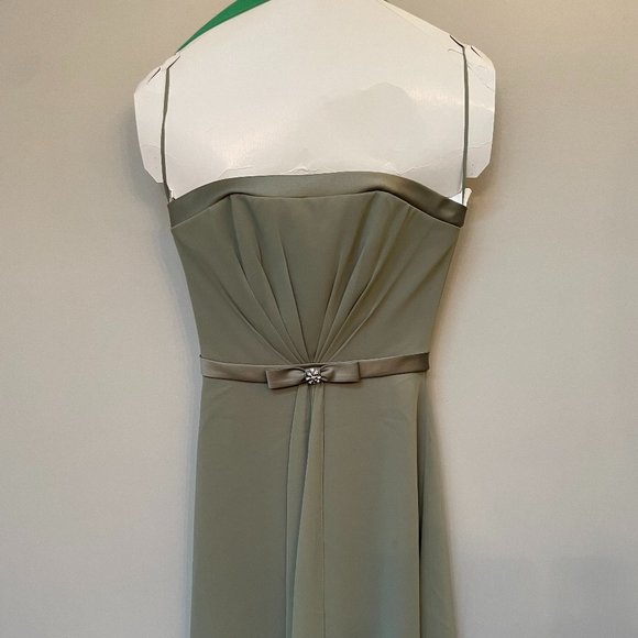 Raylia Designs | Dresses | Raylia Light Green Formal Dress Size 4 Great ...